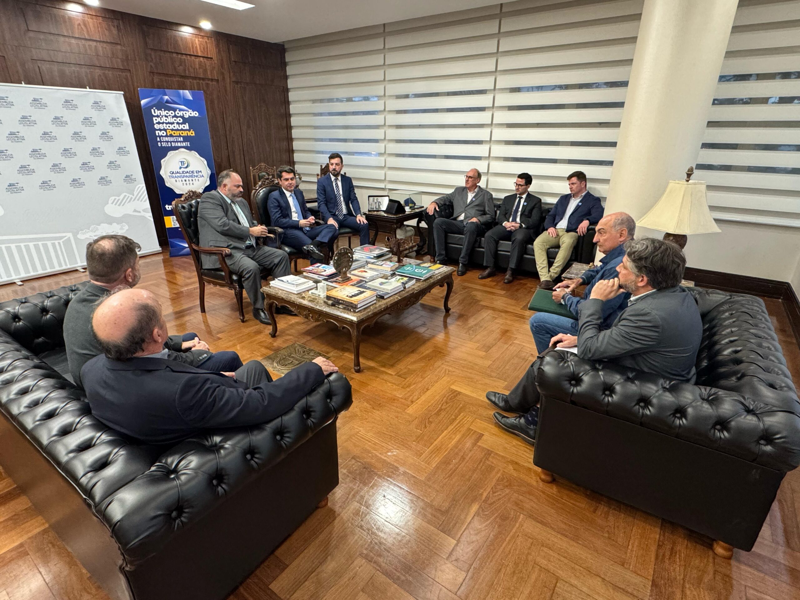 Presidente do Bloco da Madeira, Artagão Júnior, se reúne com APRE e ...